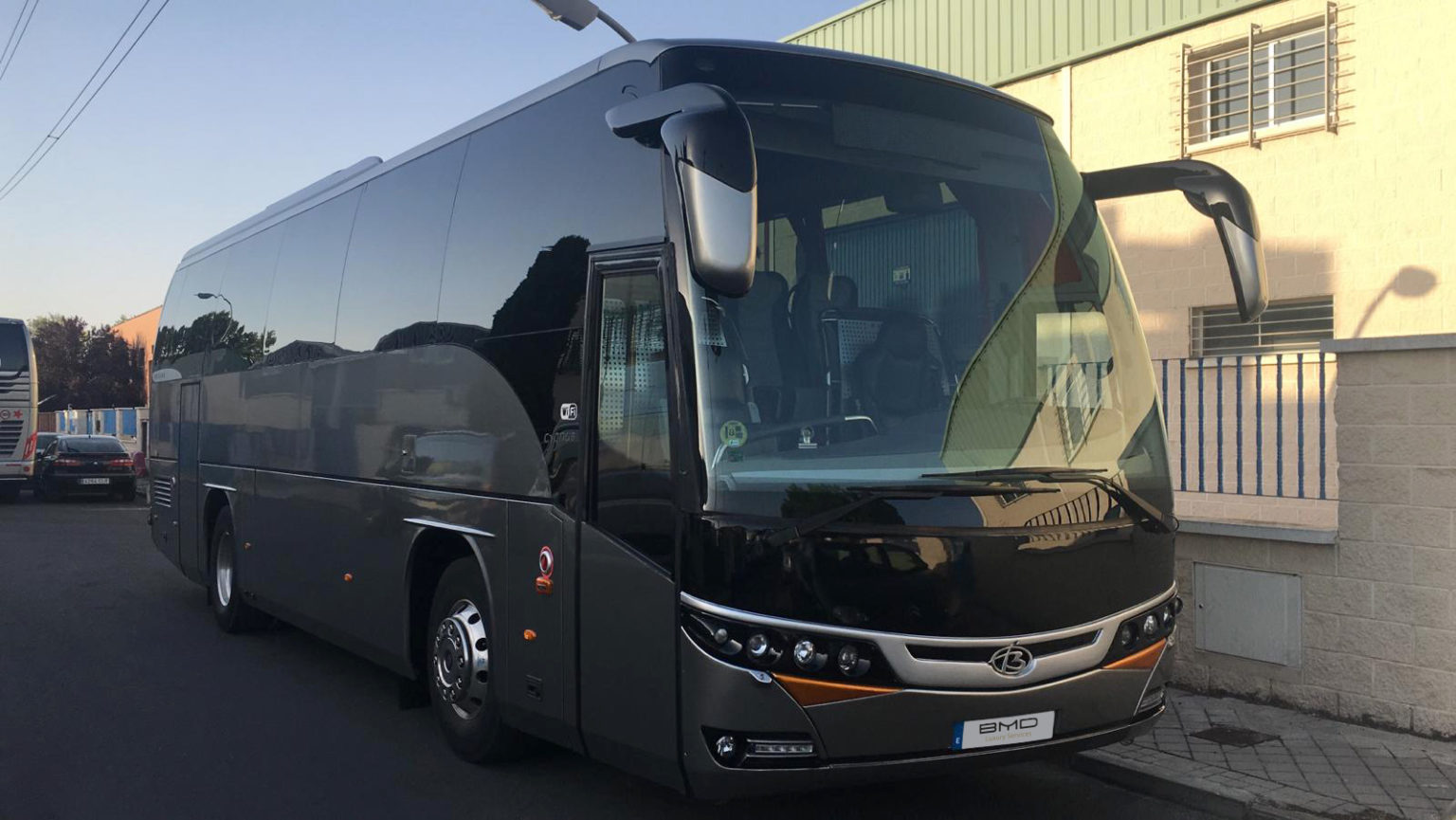 Alquilar Autobús 34 pax con conductor 24h - Bemydriver